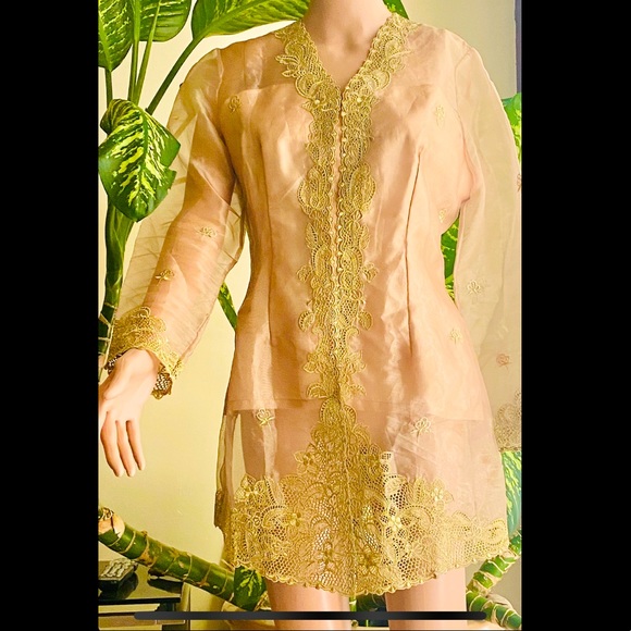 Mia Collections | Tops | Brand New Mia Collections Sheer Gold Long ...